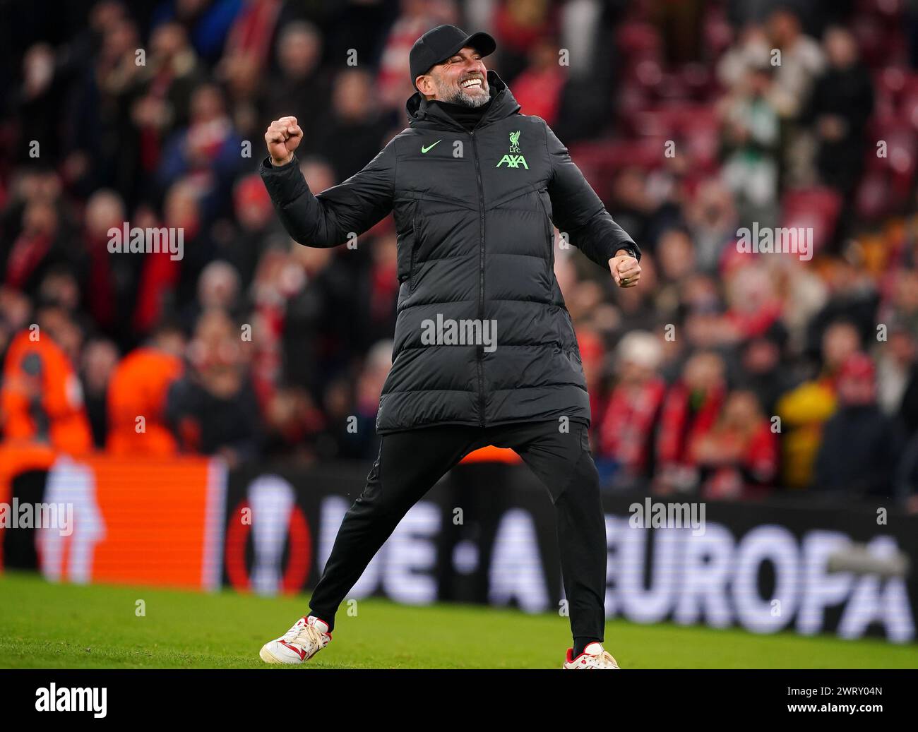 L'entraîneur de Liverpool, Jurgen Klopp, fête ses débuts après le match ...