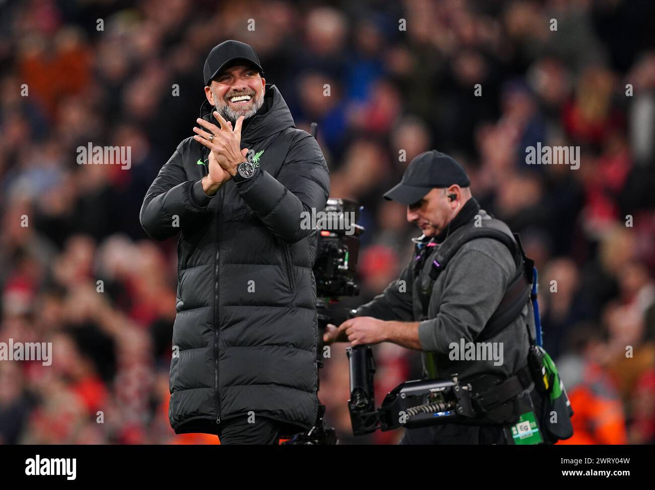 L'entraîneur de Liverpool, Jurgen Klopp, fête ses débuts après le match ...