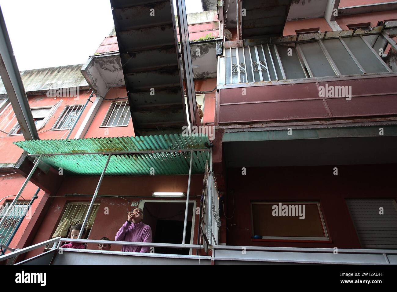 La « voile rouge » de Scampia. Un des bâtiments célèbres du quartier de ...