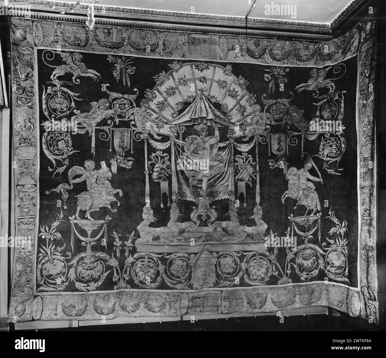 Grotesques avec Mercure (Hermès). Unknown c. 1535-1550 dimensions de ...