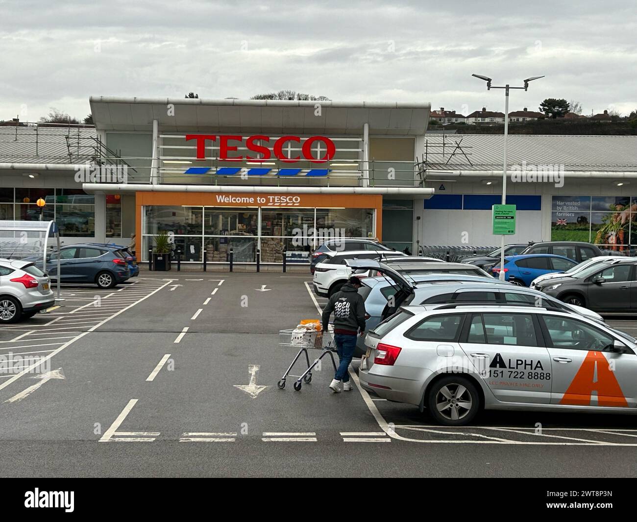Le magasin Tesco dans le village de Woolton. Tesco dit qu'il travaille ...