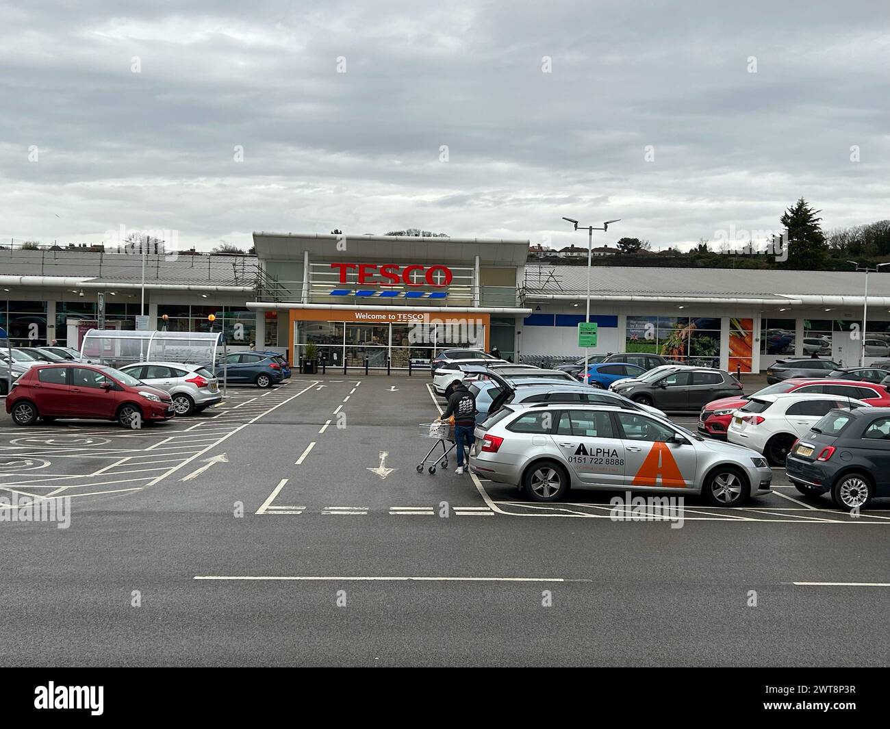 Le magasin Tesco dans le village de Woolton. Tesco dit qu'il travaille ...