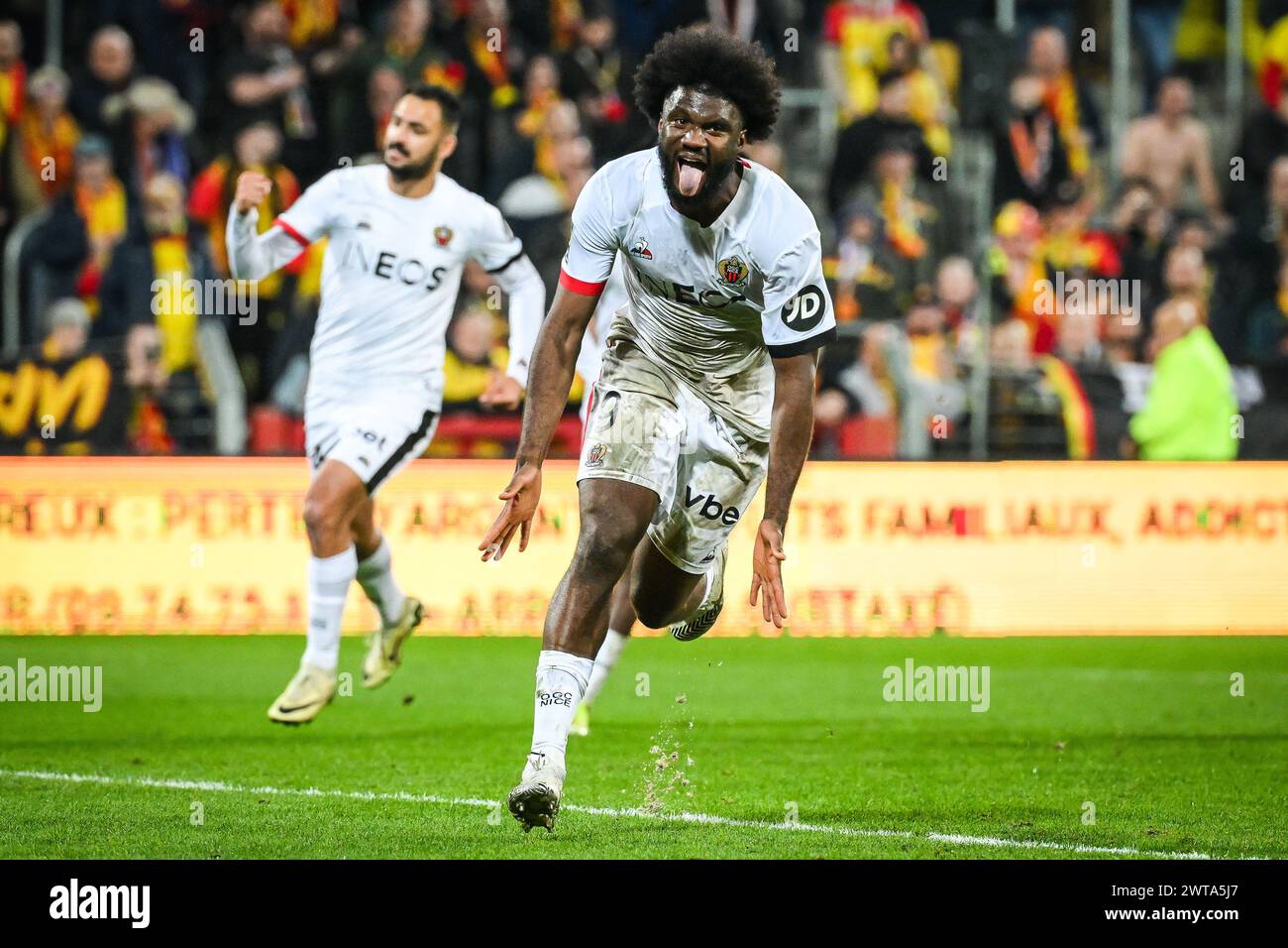 Lens, France, France. 16 mars 2024. Terem MOFFI de Nice célèbre son but lors du match de Ligue 1 ...
