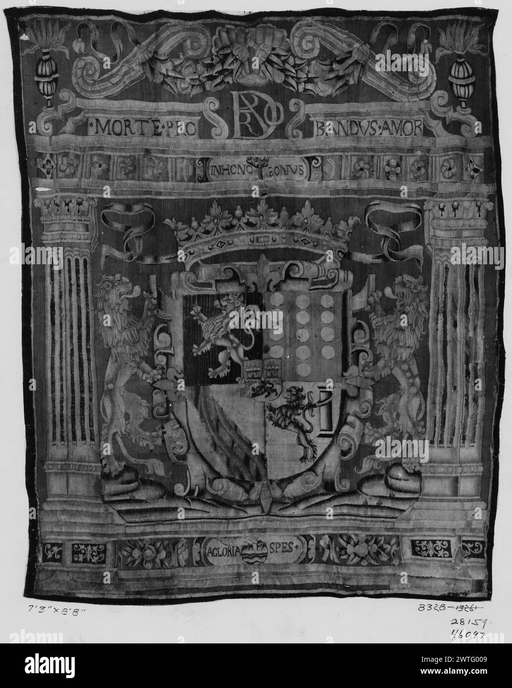 Manteau de quart de portique Banque d'images noir et blanc - Alamy