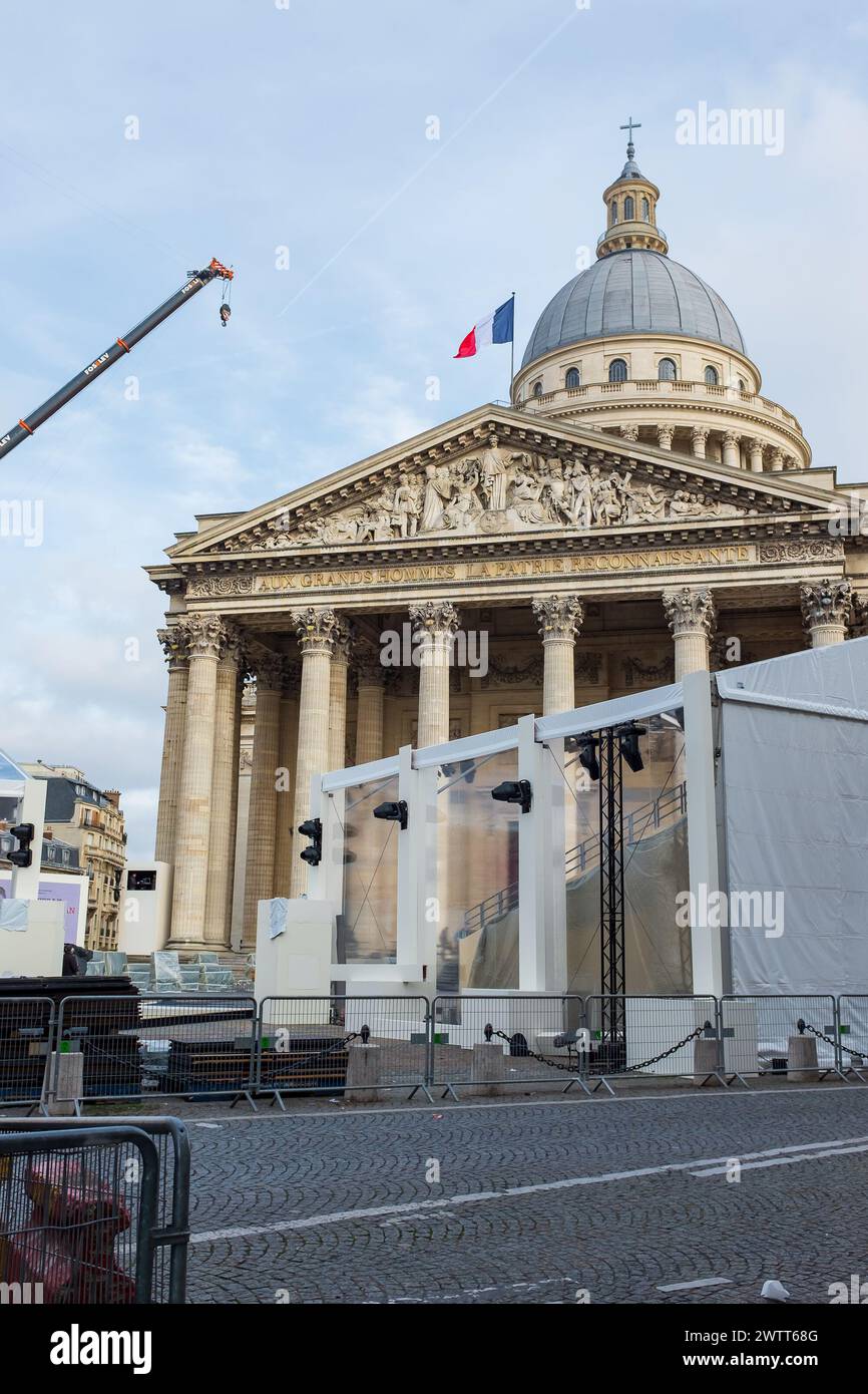 Paris, France. 20 février 2024. Une grue devant le Panthéon lors des ...