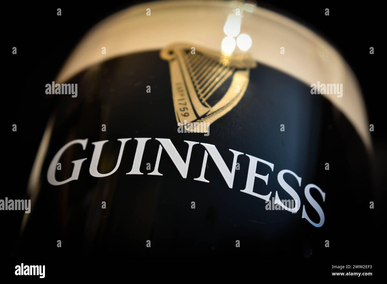 Empty guinness glass Banque de photographies et d’images à haute ...