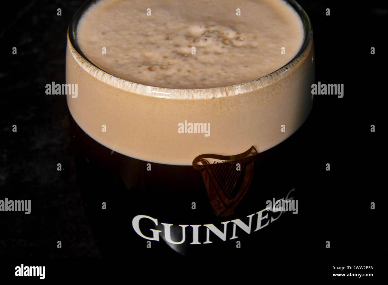 Empty guinness glass Banque de photographies et d’images à haute ...