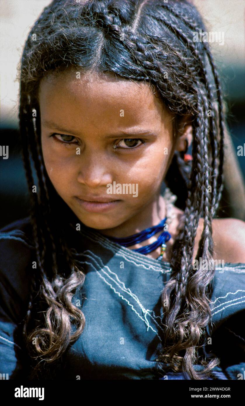 Fille Niger, nomade ou Touareg dans la région du Sahel près de Bouza ...