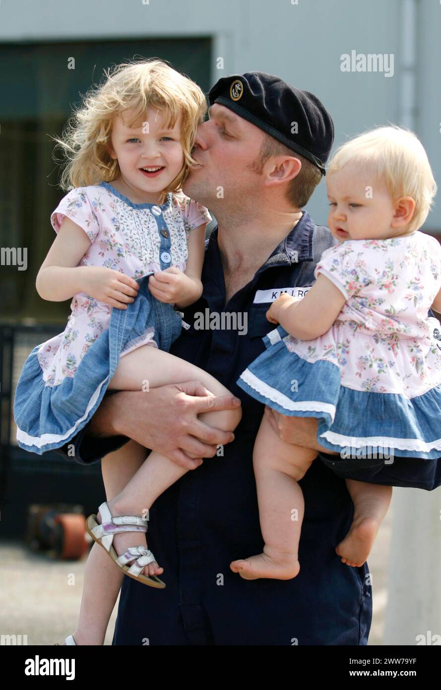 04/07/11.photo : laissez Keith Ross est accueilli chez lui par ses ...