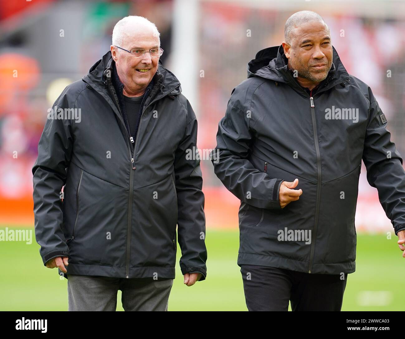 L'équipe dirigeante de Liverpool Legends, Sven-Goran Eriksson et John ...