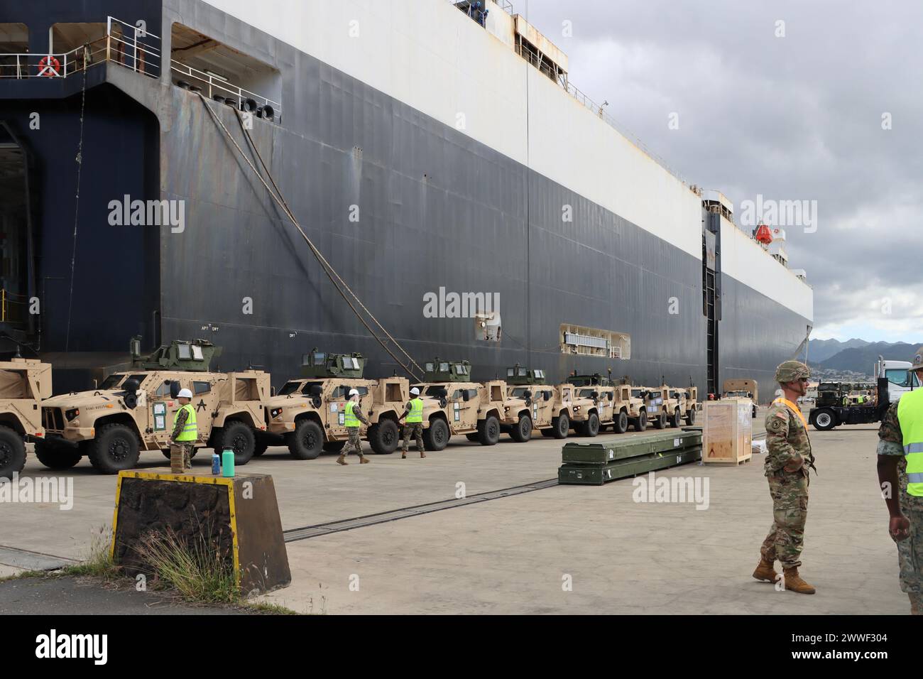 NAVSUP Fleet Logistics Center L'équipe Ocean Terminals de Pearl Harbor ...