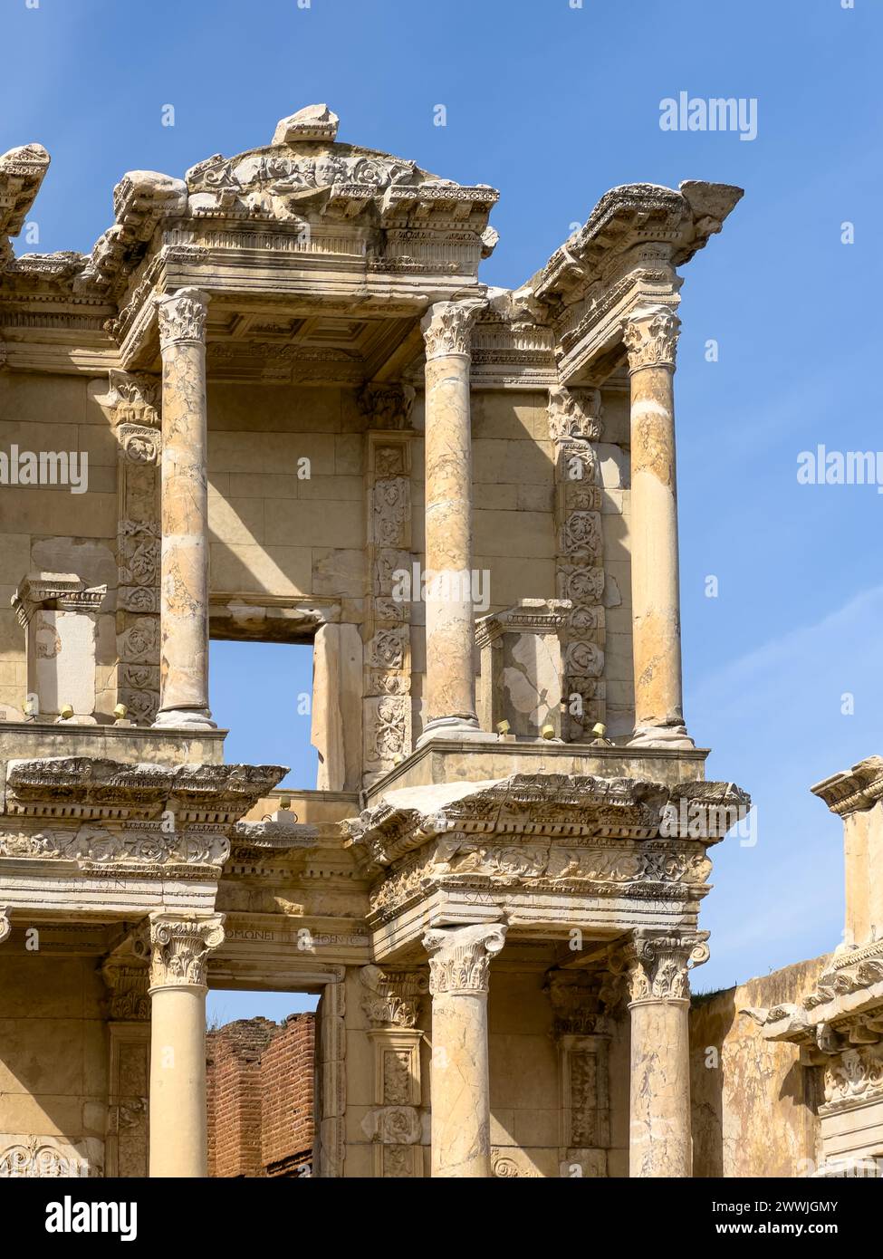 The arch and column in old efes town Banque de photographies et d ...