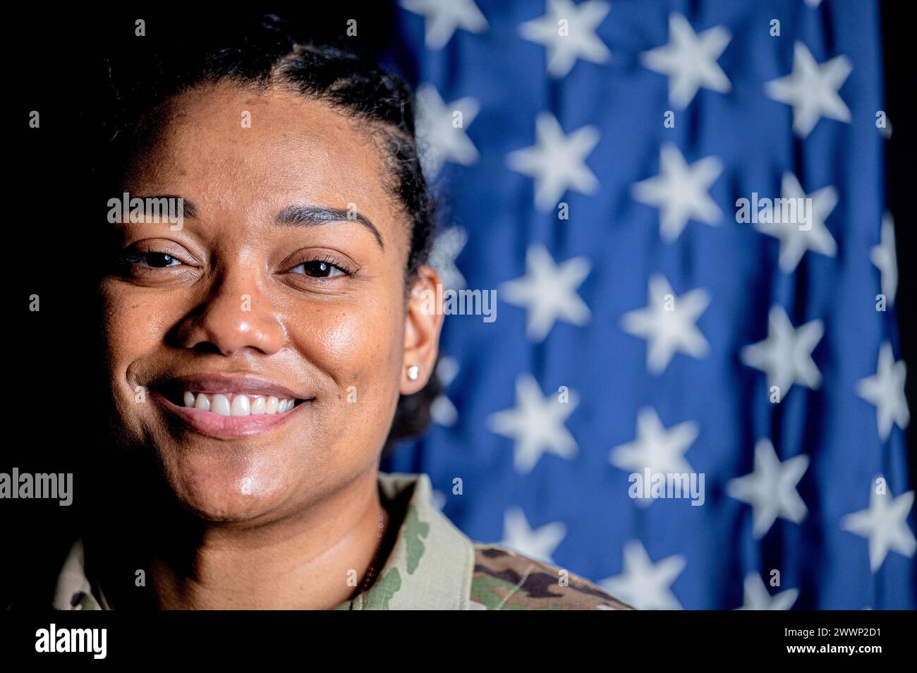 Le Sgt-maître Janay James, le directeur fonctionnel du 911e escadron d ...