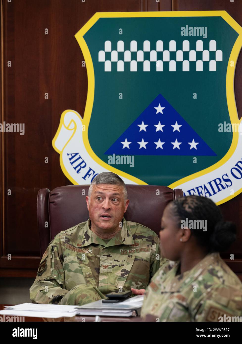 Col. Chip W. Hollinger, commandant des opérations des affaires ...