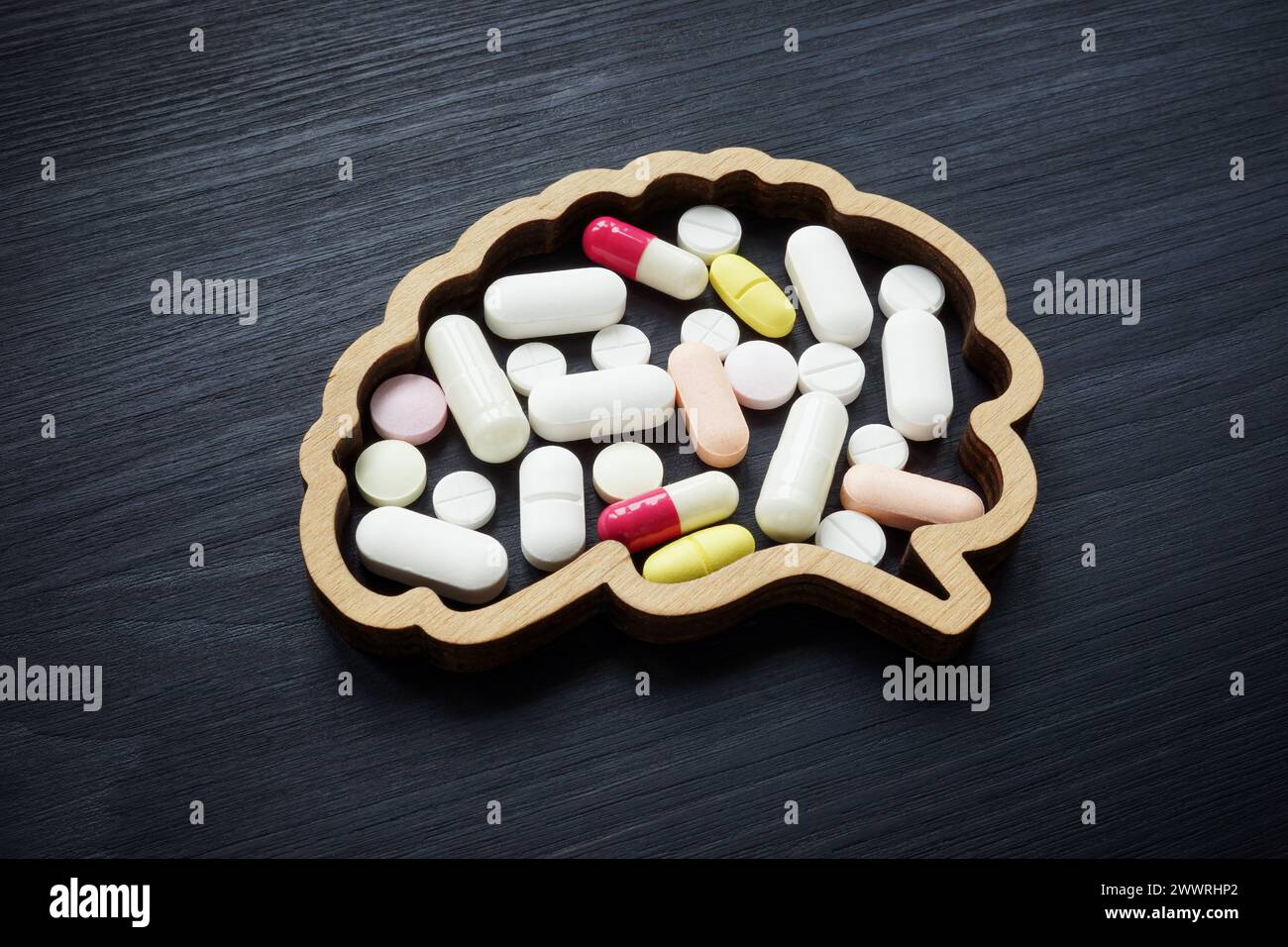 Cerveau plein de pilules. Dépendance aux médicaments, médicaments pour ...