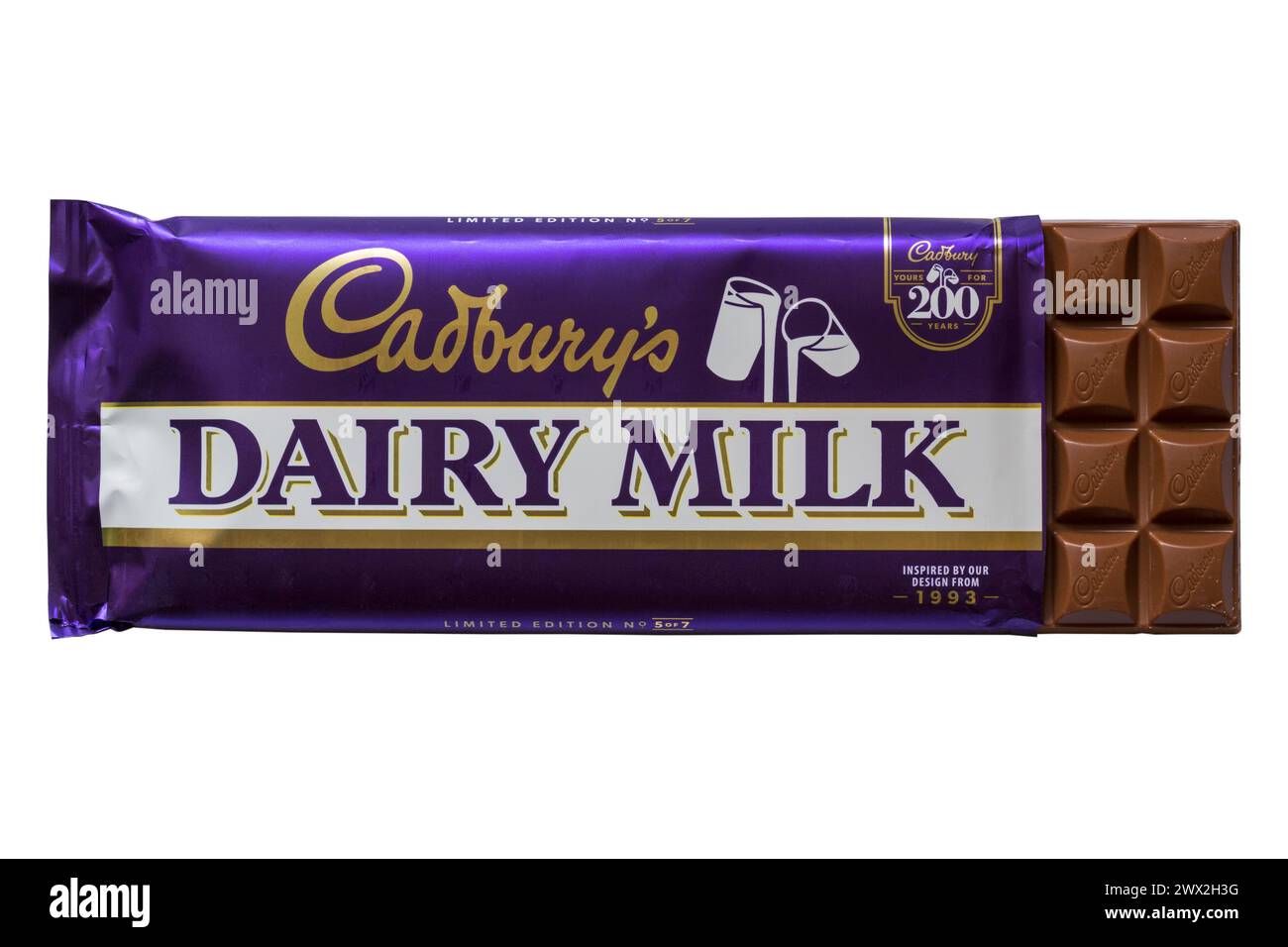 Barre de la barre de chocolat au lait laitier Cadbury isolée sur fond ... Barre de la barre de chocolat au lait laitier Cadbury isolée sur fond ...