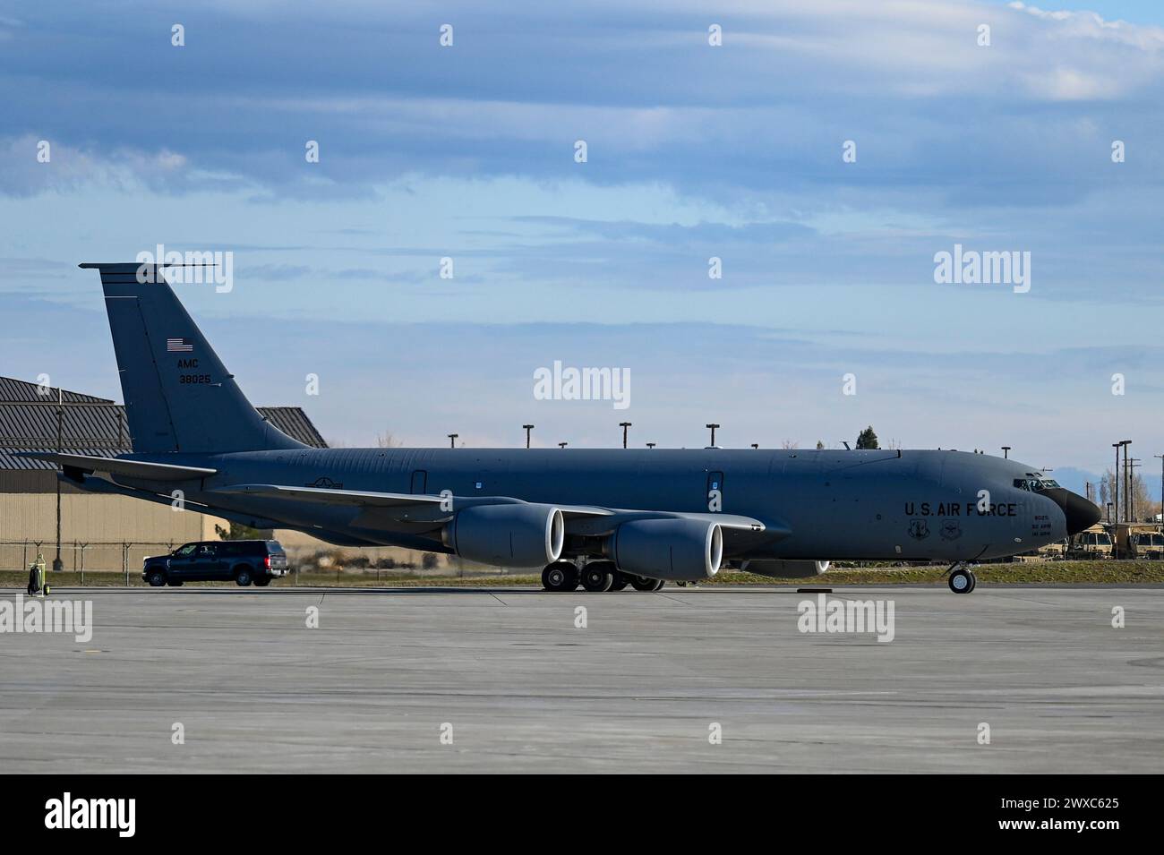 Un KC-135 Stratotanker affecté aux taxis de la 92nd Air ravitaillement Wing lors de l'exercice ...