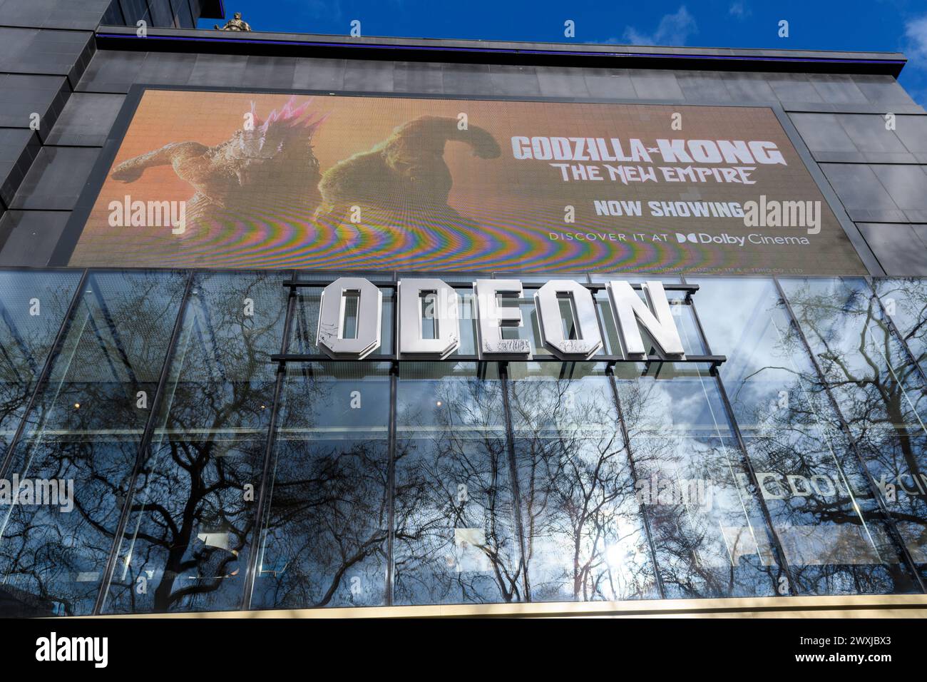 Godzilla square Banque de photographies et d’images à haute résolution ...