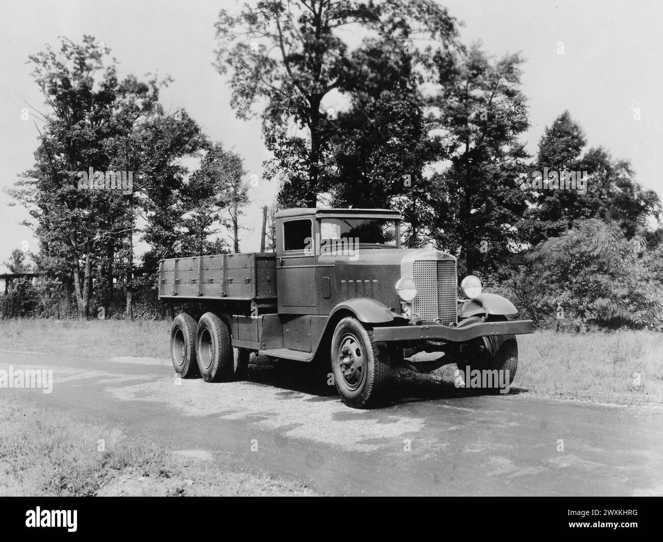 Camion à 4 roues Banque d'images noir et blanc - Alamy