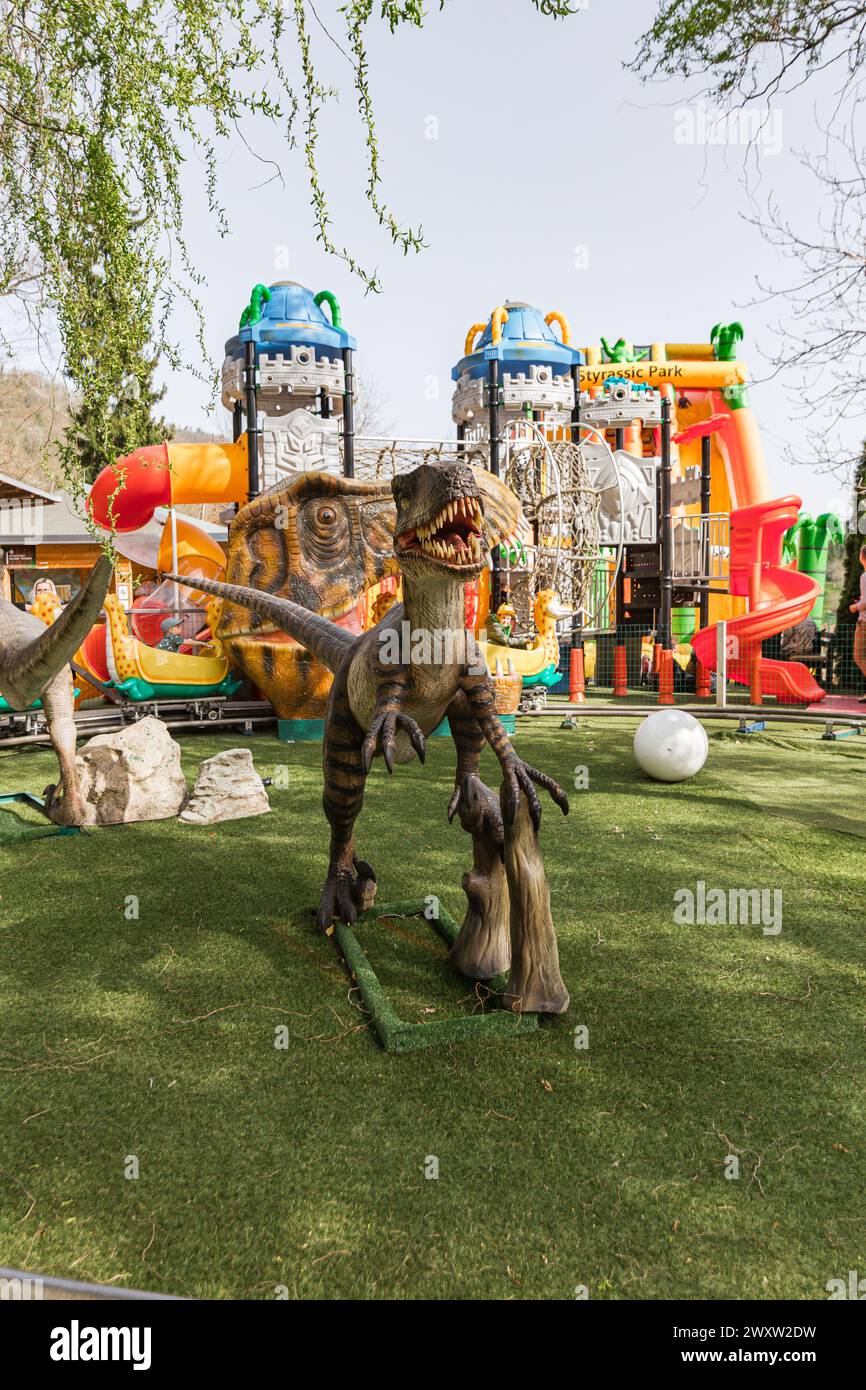 Dino dinosaur velociraptor carnivore Banque de photographies et d’images à haute résolution - Alamy