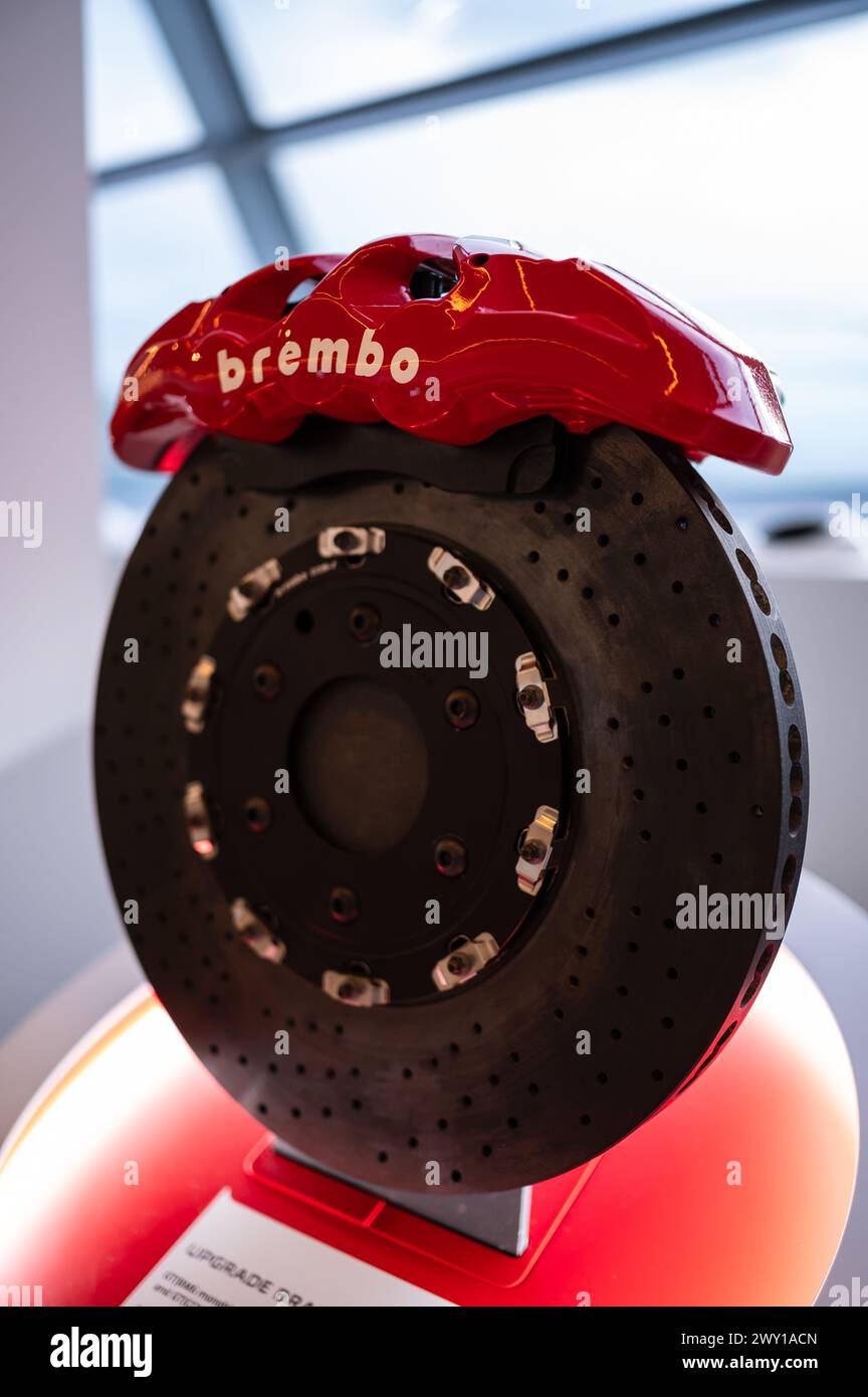 ETRIER monobloc six pistons Brembo GT BM6 en aluminium et disque GT ...