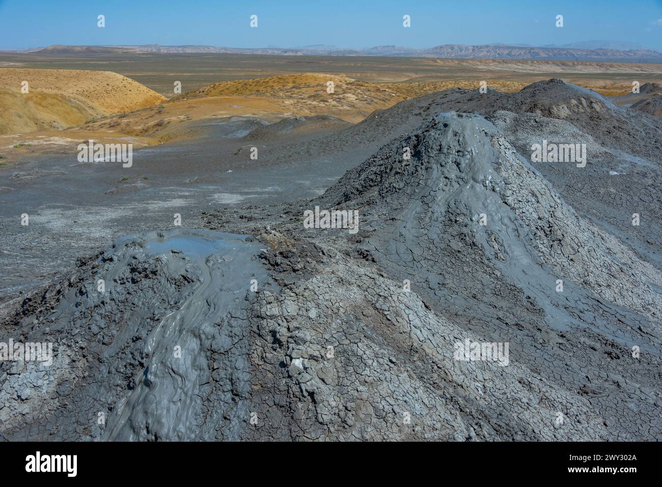 Sedimentary volcanoes Banque de photographies et d’images à haute résolution - Alamy