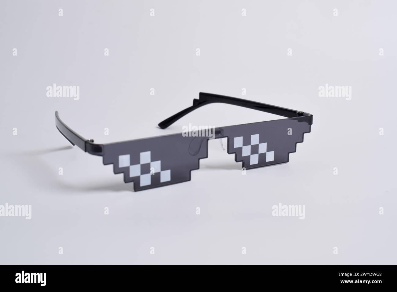 Lunettes pixel art Banque de photographies et d’images à haute ...