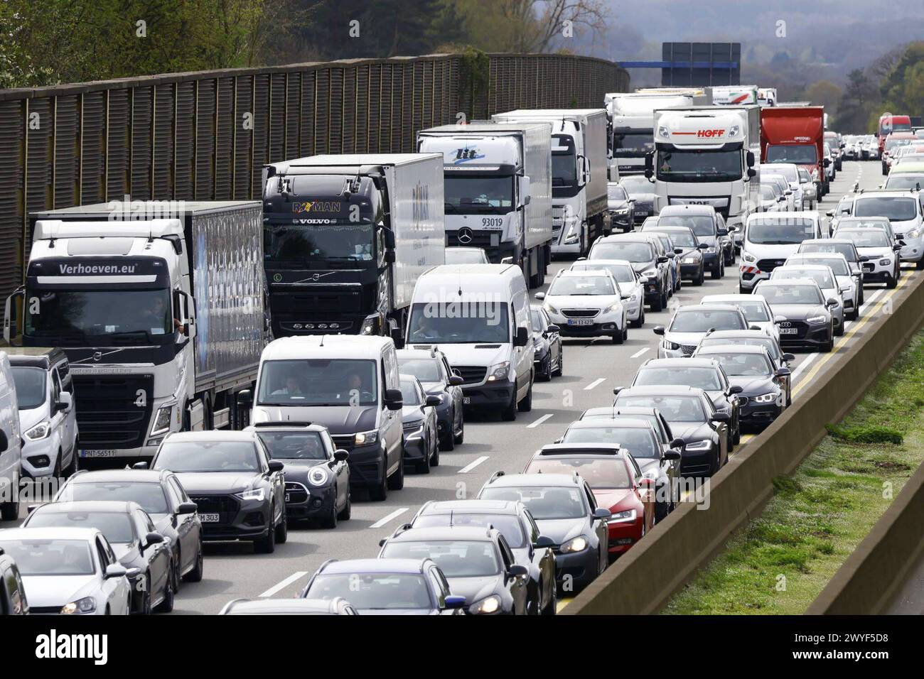 Wallenhorst, Deutschland 06. Avril 2024 : vu schwer - - - A1 RF HB 218 ...