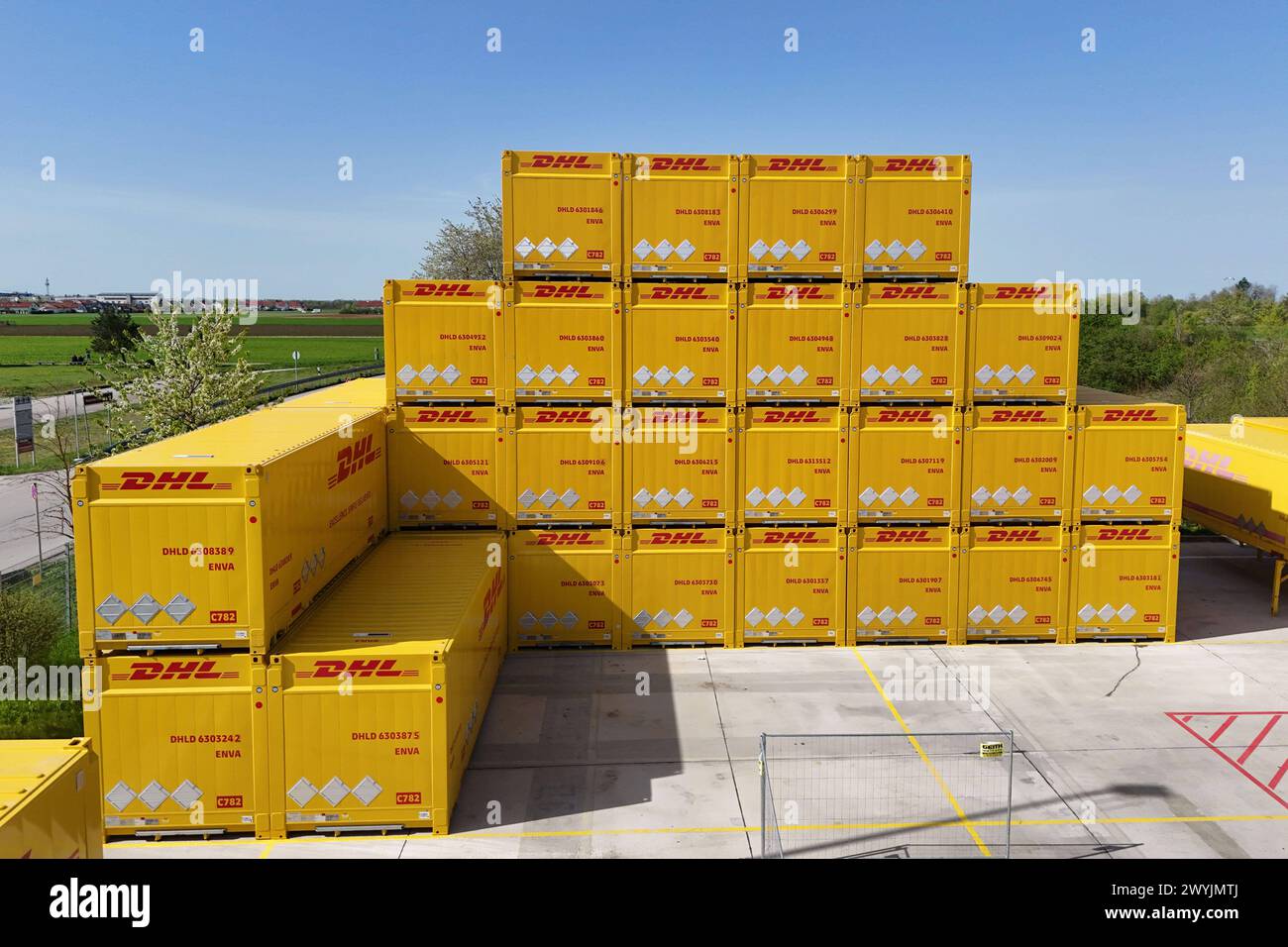 Deutsche Post DHL. Wechselbruecke, Transportbehaelter, conteneur ...