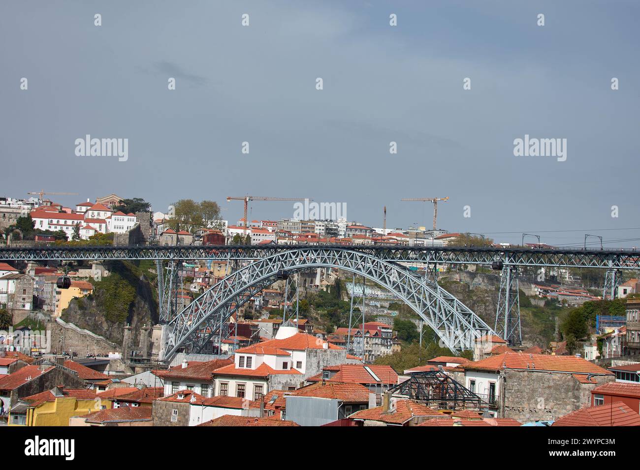 Porto, Portugal. Image du paysage urbain de Porto, Portugal, avec le ...