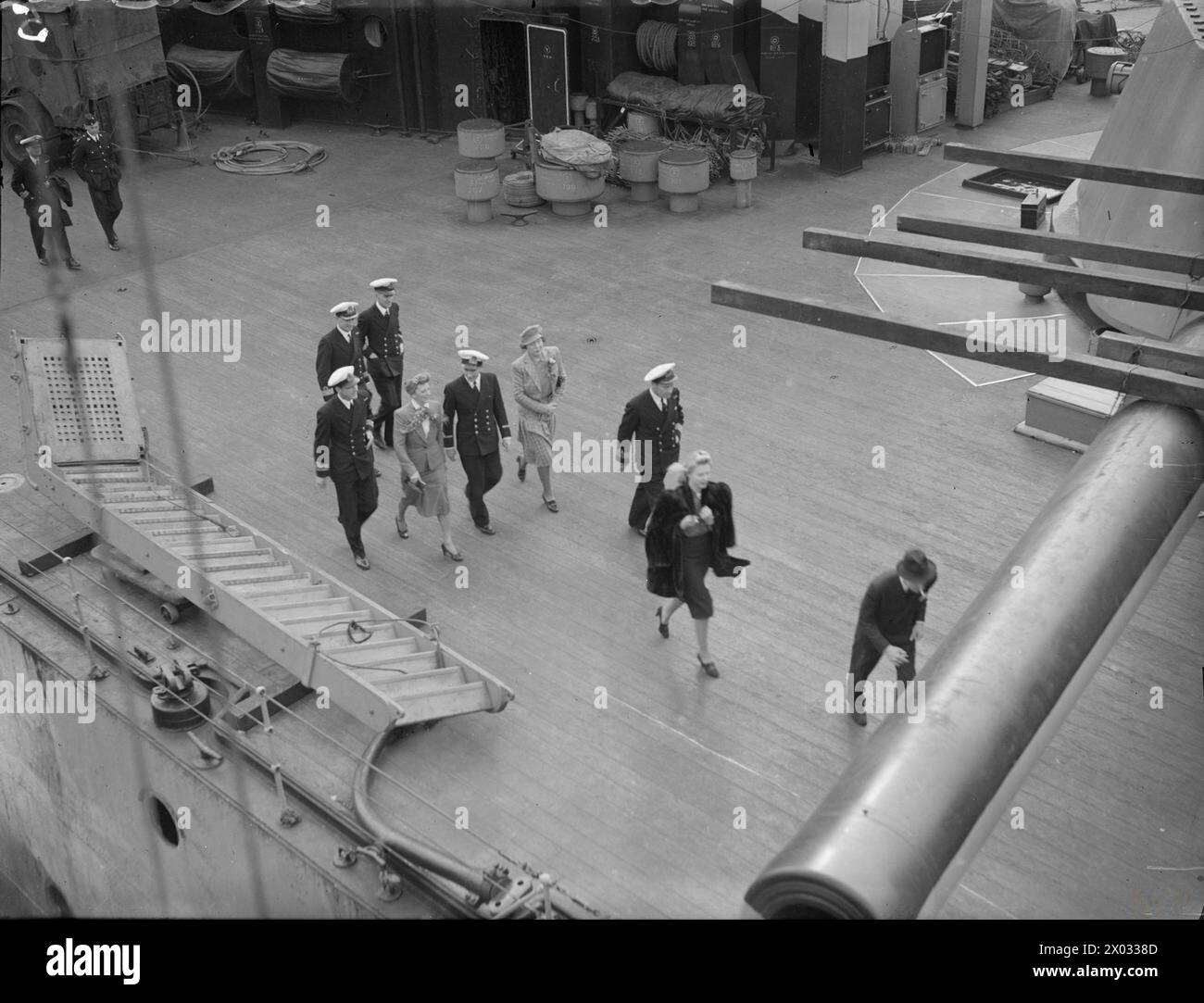 LES STARS DU WEST END À « GIB » DONNENT DES MATINÉES POUR LA NAVY. 7 ...