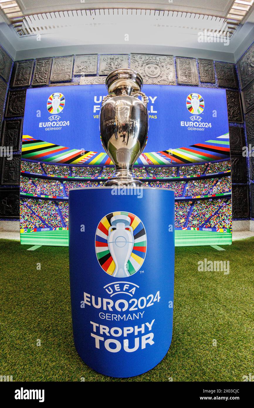 Euro 2024 trophy Banque de photographies et d’images à haute résolution ...