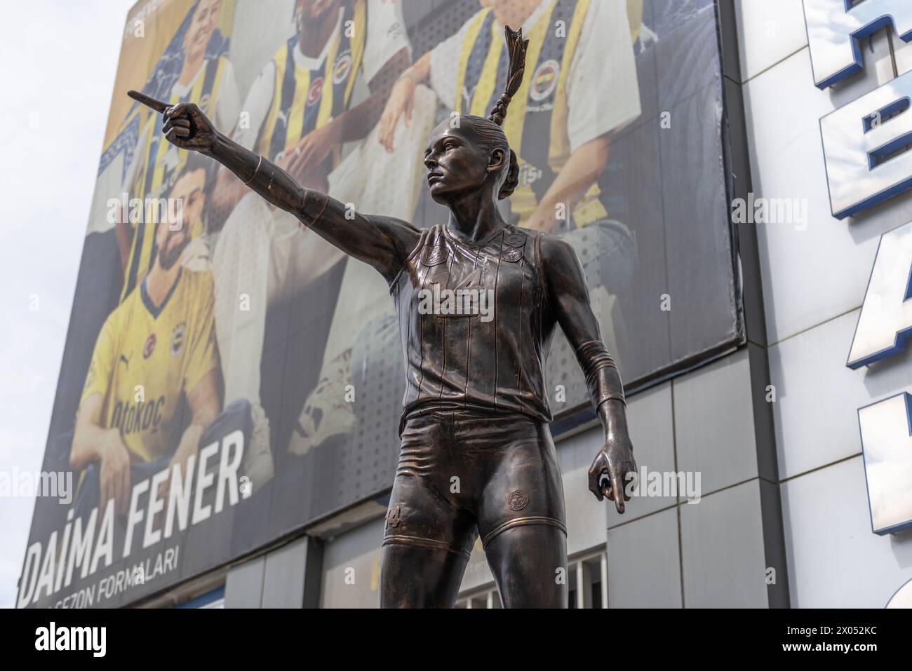 ISTANBUL, TURQUIE - 7 AVRIL 2024 : la statue du joueur de volleyball ...