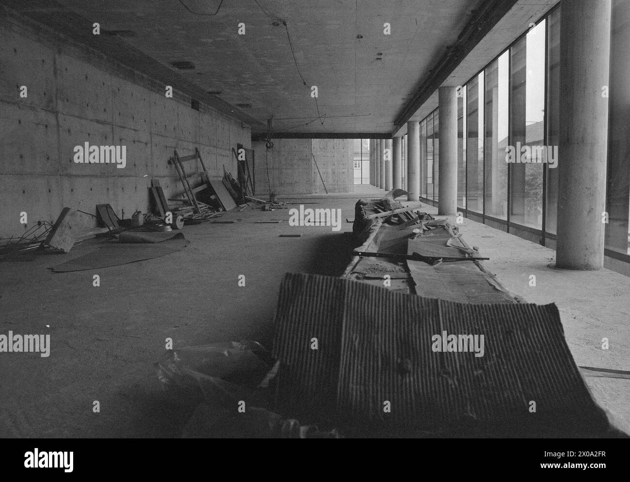 Aktuell 38-6-1973 : SkandalebyggetDet Private initiativ i Bergen har reist et gigantbygg til 60 ...