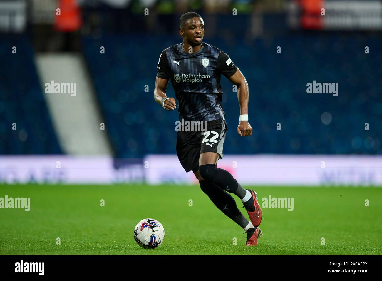 WEST BROMWICH, ANGLETERRE - 10 AVRIL : Hakeem Odoffin milieu défensif ...
