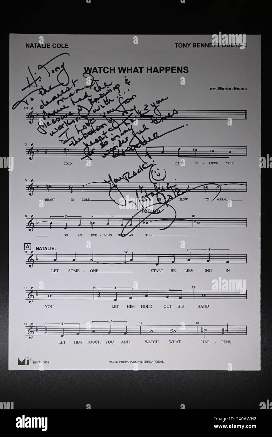 Natalie Cole a signé et inscrit des partitions pour « Watch What ...