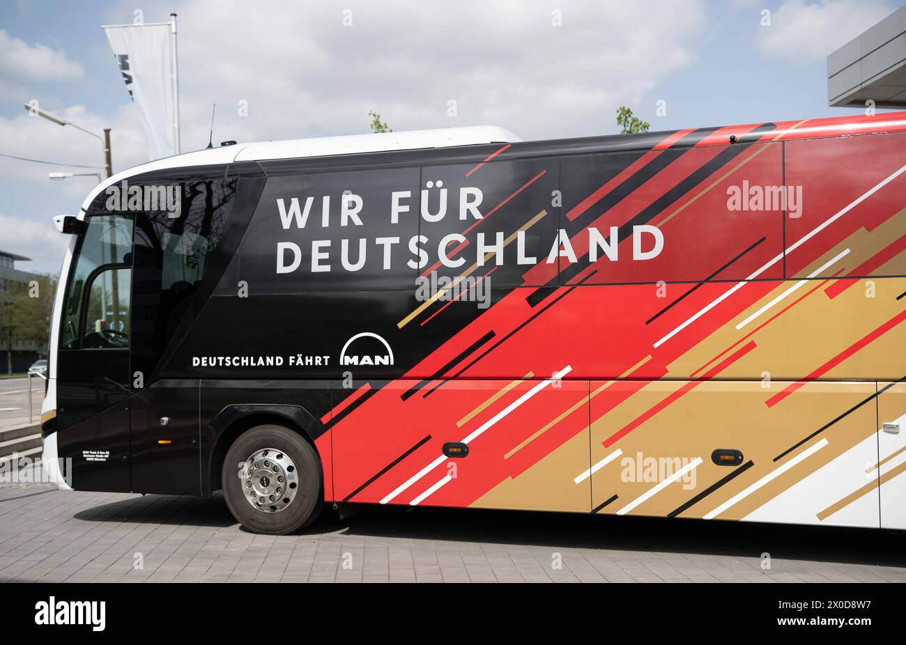 Muenchen GER, Mannschaftsbus Deutsche Fussball Nationalmannschaft zur ...