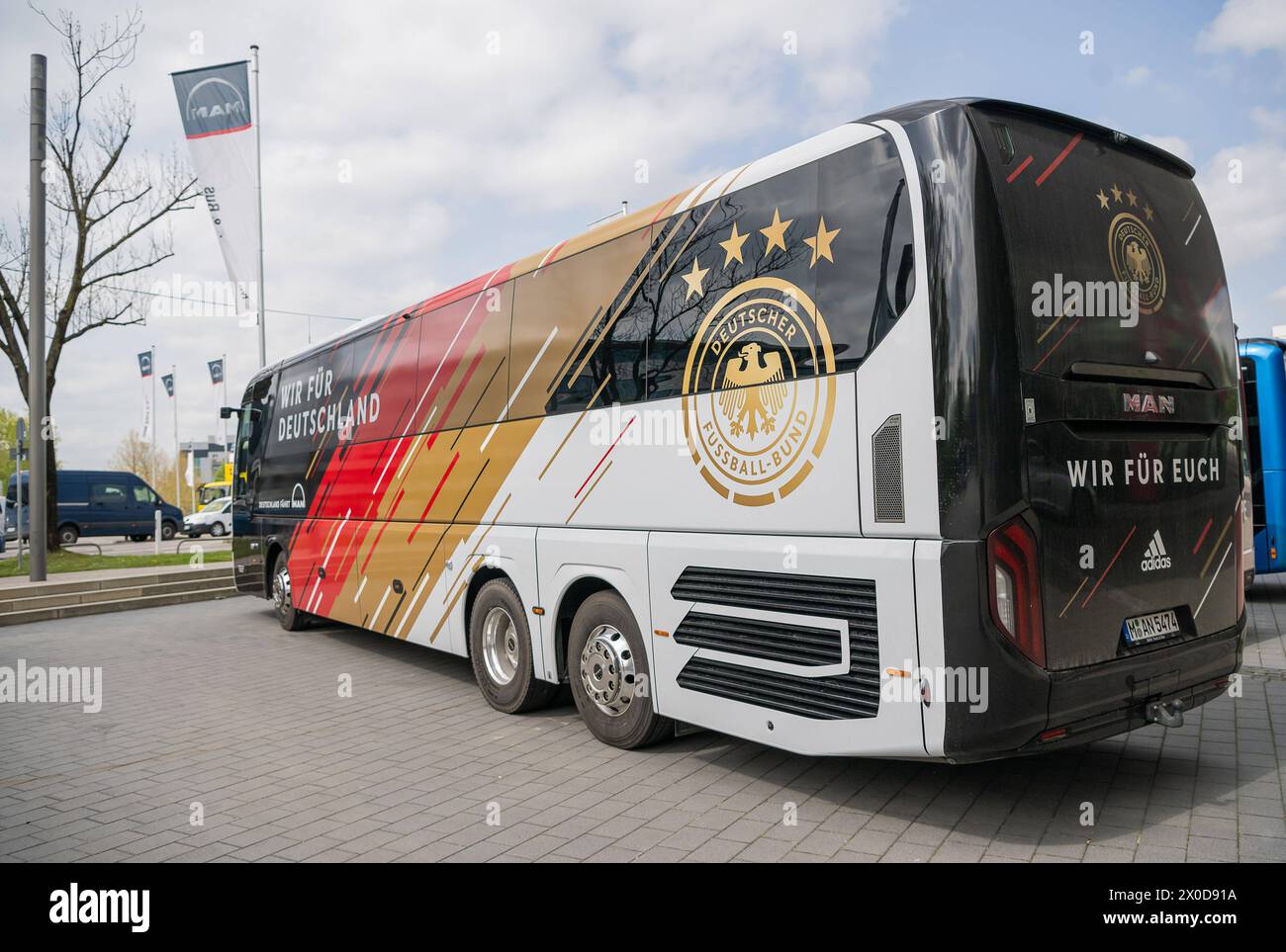 Muenchen GER, Mannschaftsbus Deutsche Fussball Nationalmannschaft zur ...