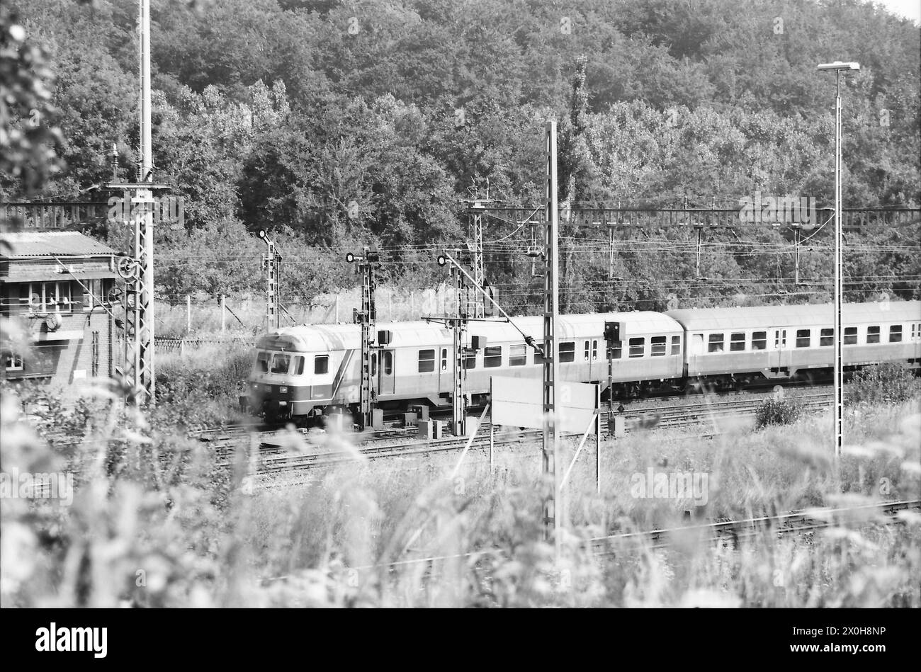 Push pull train Banque d'images noir et blanc - Alamy
