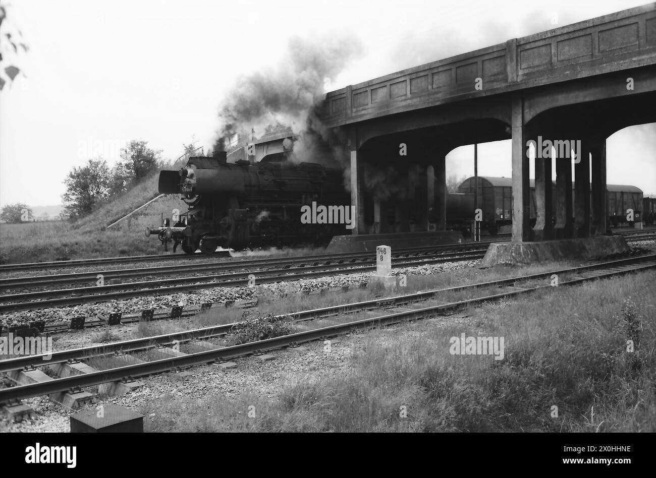 Br 52 steam locomotive Banque de photographies et d’images à haute ...