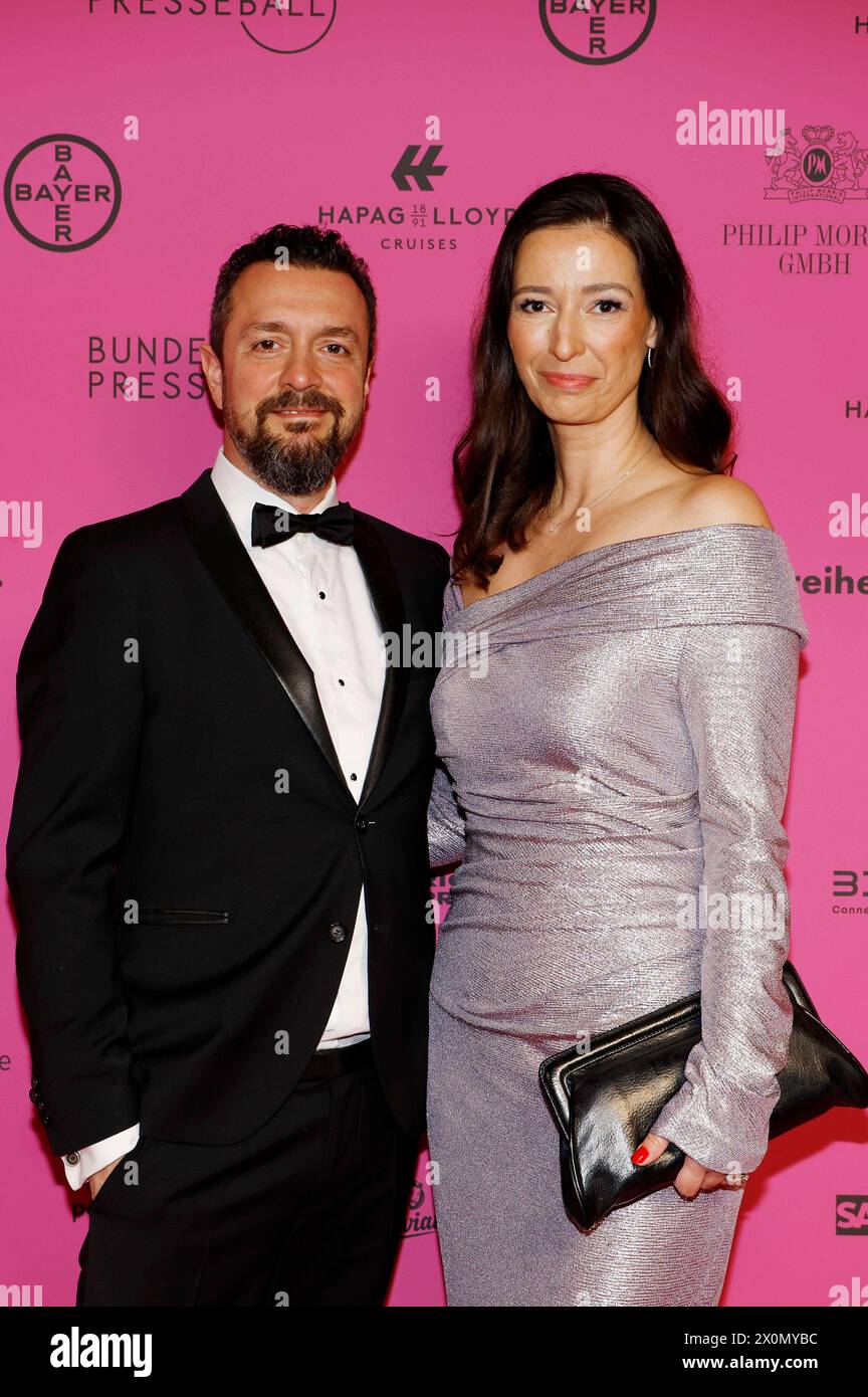 Pinar Atalay mit Ehemann Reha Omayer beim 71. Bundespresseball 2024 im Hotel Adlon Kempinski ...