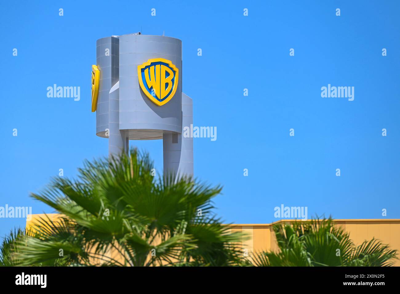 Warner bros world abu dhabi Banque de photographies et d’images à haute ...