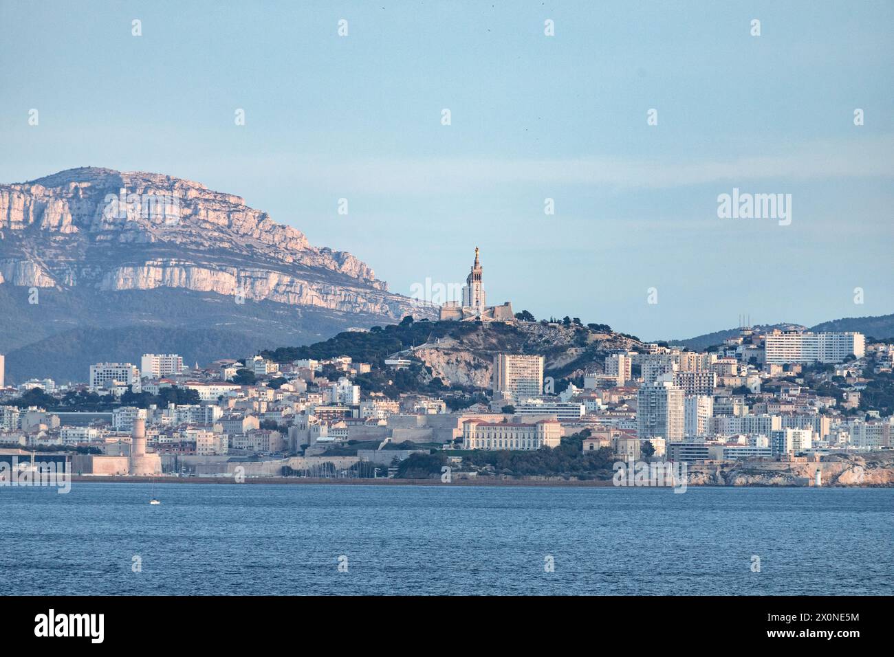 Vue de marseille de la mer Banque de photographies et d’images à haute ...