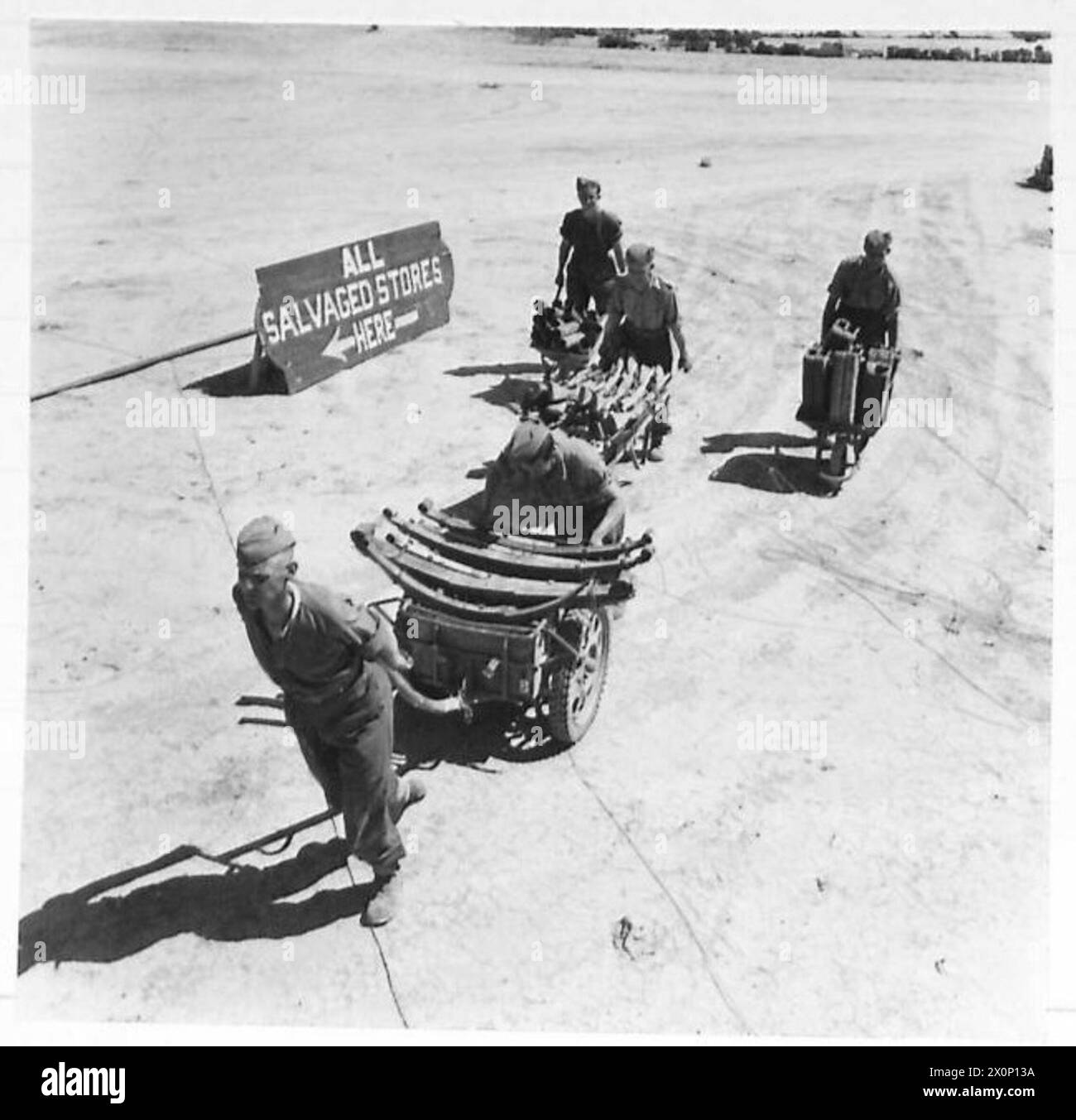 Cases of water Banque d'images noir et blanc - Alamy