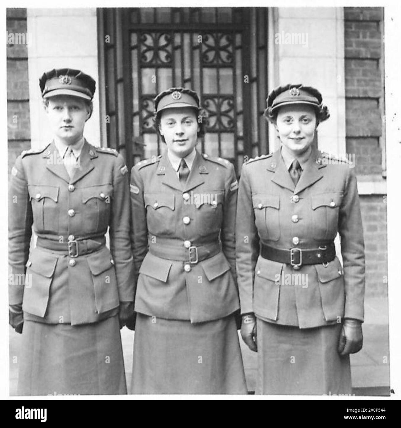 Marie large Banque d'images détourées - Alamy