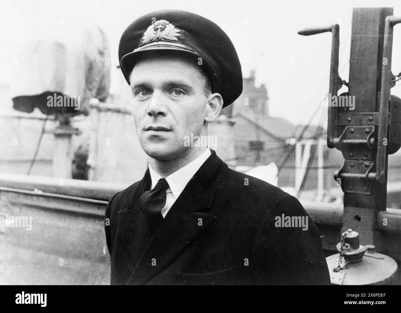 OFFICIERS COMMANDANT DES NAVIRES HM. DU 2 AU 12 MARS 1943, LIVERPOOL ...