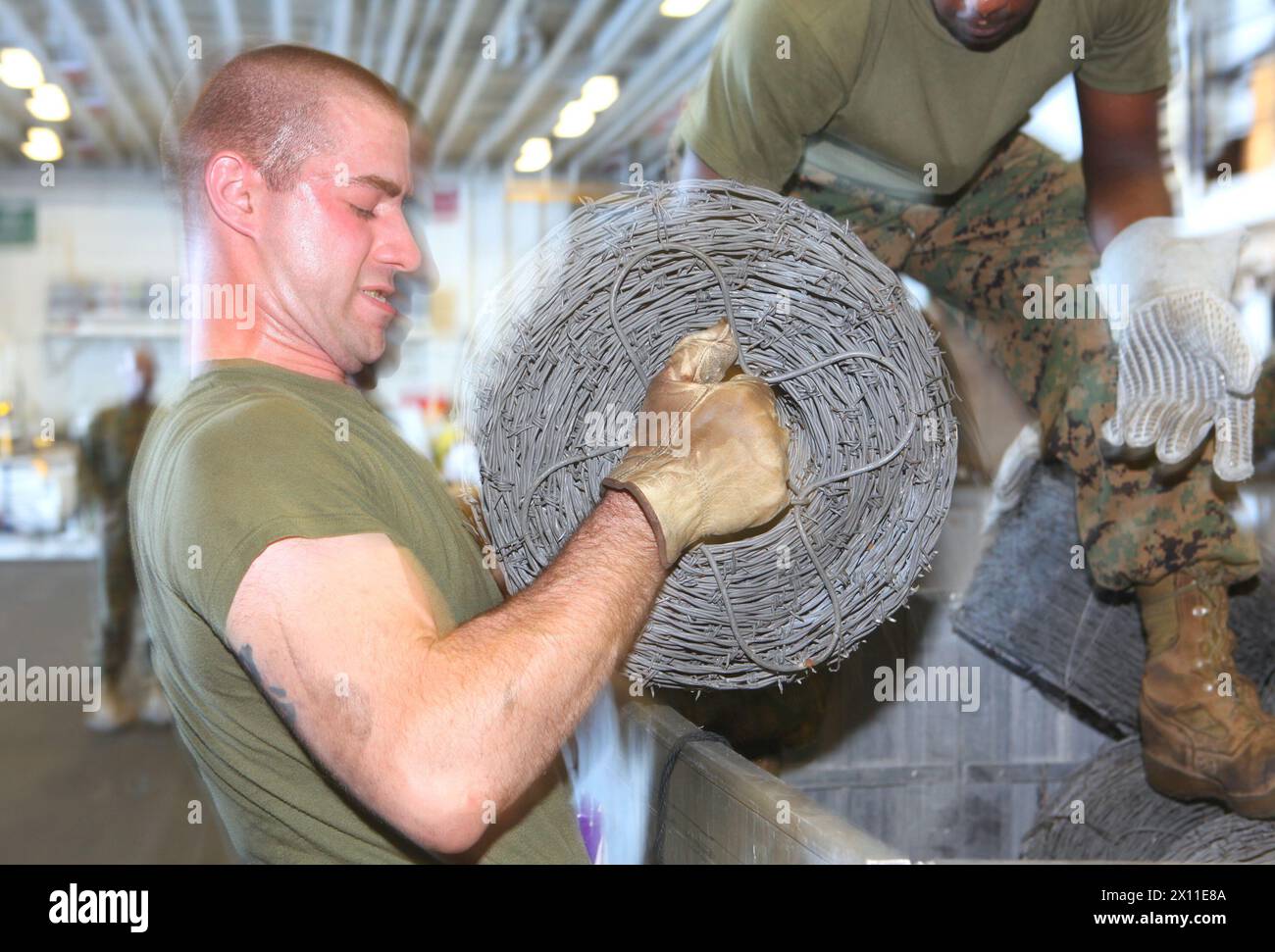 Le Cpl Steven S. Fellows du 3e Bataillon, du 2e Régiment de Marines, de ...