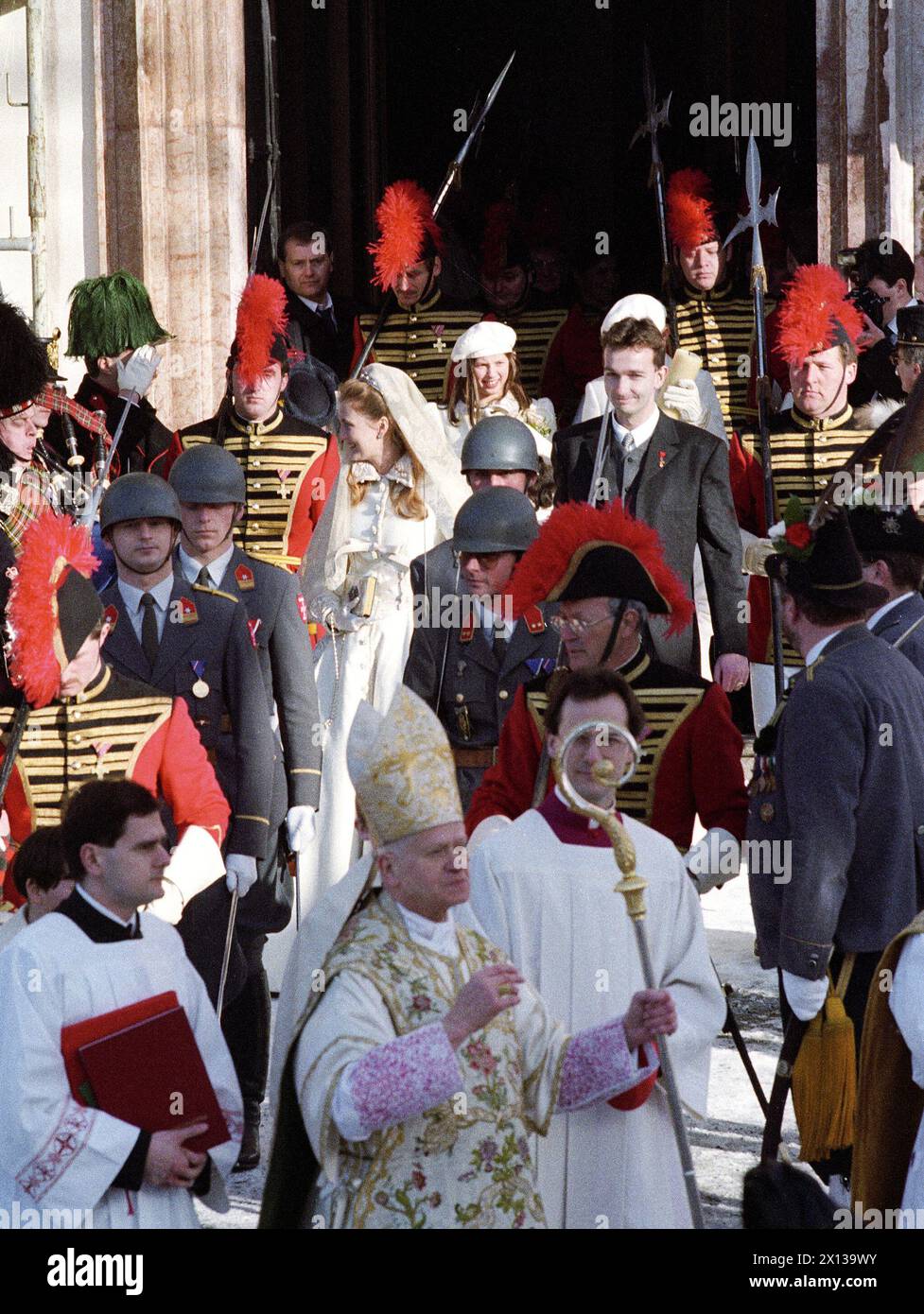 Le mariage de Francesca Habsburg et Karl Habsburg a lieu le 31 janvier ...