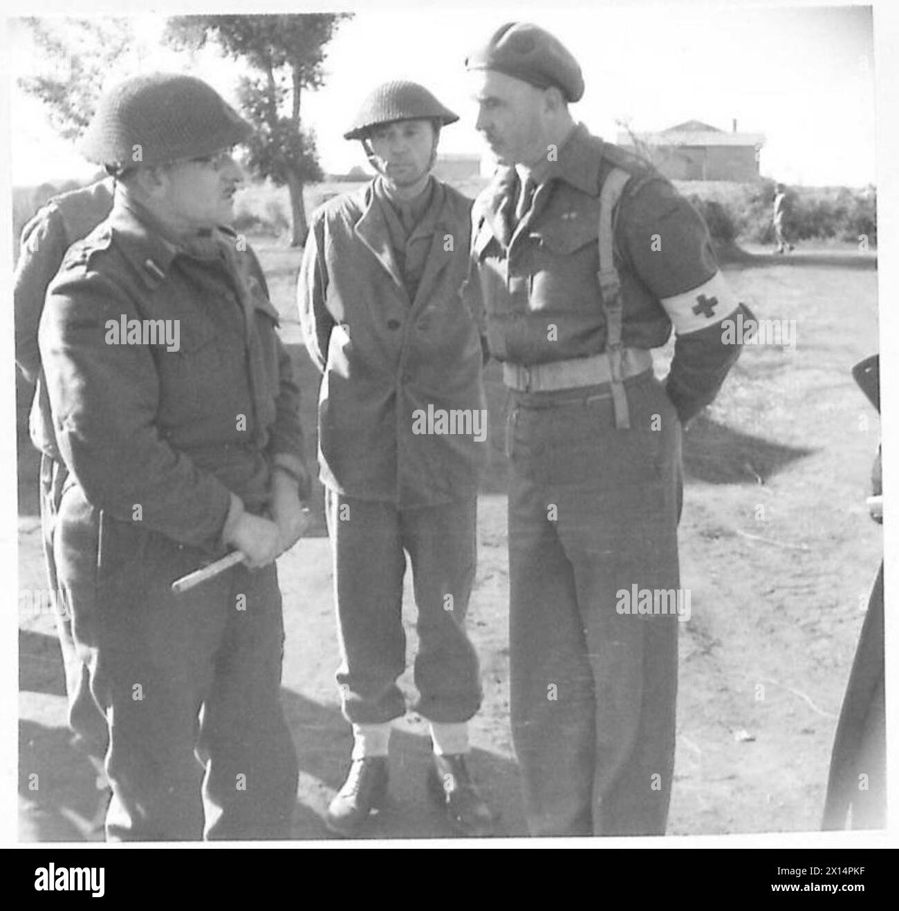 Le major-général Cowell reçoit un rapport du lieutenant. Colonel H.H ...