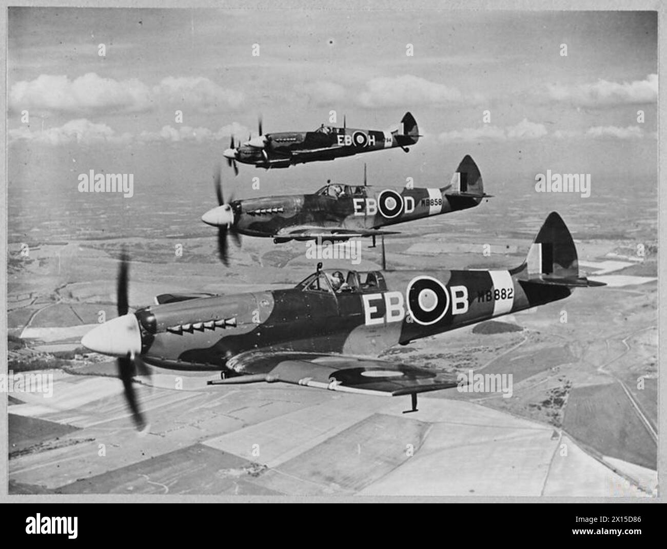 LE DERNIER SPITFIRE : MARK XII - 12726 photo (publiée en 1944) montre ...